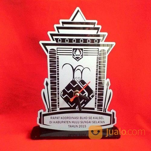Plakat Akrilik Jam Kustom di Kota Surabaya, Jawa Timur | Jualo.com