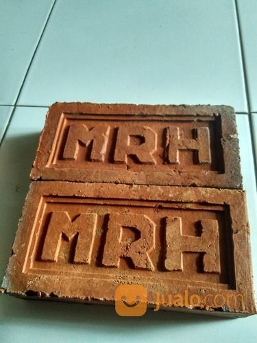 Bata Press Gapura Majapahit di Kota Surabaya, Jawa Timur | Jualo.com