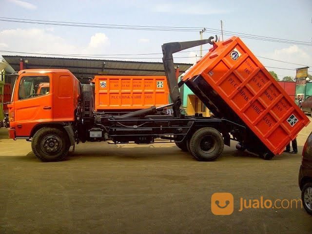 TRUK SAMPAH MOBIL TRUK SAMPAH JASA PEMBUATAN ARM ROLL TRUK SAMPAH ...