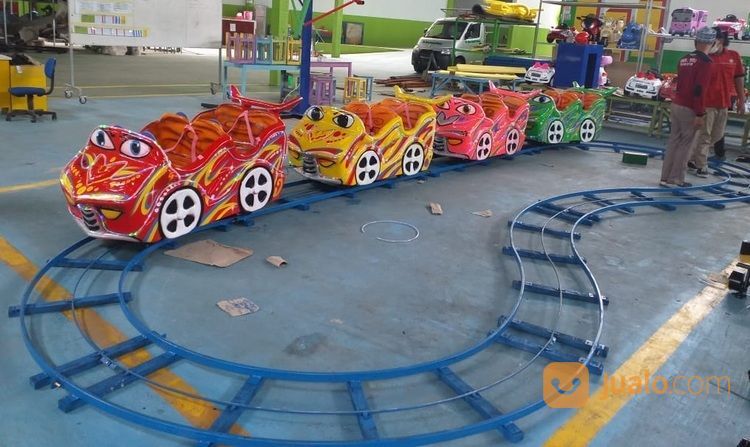 Kereta Mini Kereta Lantai Odong Odong di Kota Palangkaraya, Kalimantan ...