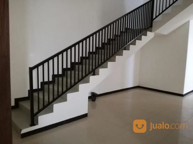 Rumah Minimalis 2,5 Lantai Klampis Semolo Tengah di Kota Surabaya, Jawa ...