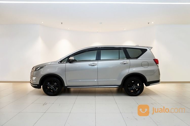 Toyota Innova 2.4 Venturer MT 2020 Silver di Kota Tangerang Selatan ...