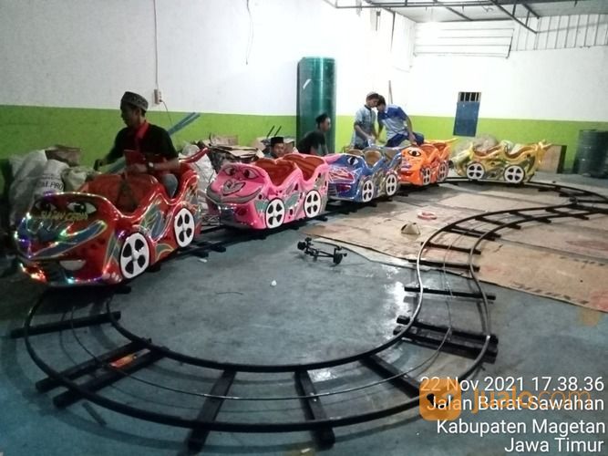 Kereta Rel Lantai Mini Roller Coaster di Kota Jakarta Selatan, DKI ...