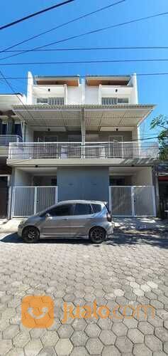 New Town House 3 Lantai Lokasi Bagus Row Jalan Lebar di Kota Surabaya ...