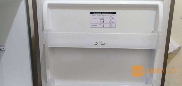Kulkas second 2 pintu merk Polytron di Kota Depok, Jawa Barat | Jualo.com