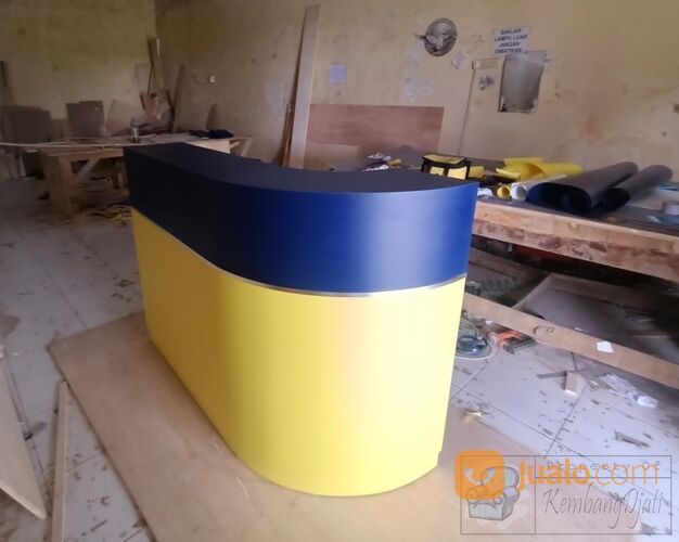 Meja Ruang Lobby Kantor Sekolah di Kota Semarang, Jawa Tengah | Jualo.com