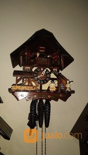 Chalet Cuckoo Clock Kikuk Melodi Swiss di Kota Malang, Jawa Timur ...