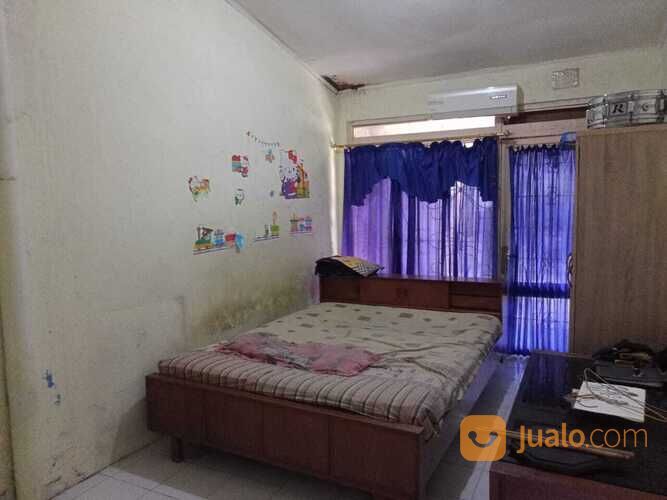 Rumah baru dalam proses renovasi di Metland Menteng Cluster Jura di Kota Jakarta Timur, DKI ...