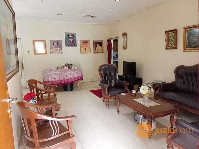 Rumah baru dalam proses renovasi di Metland Menteng Cluster Jura di Kota Jakarta Timur, DKI ...