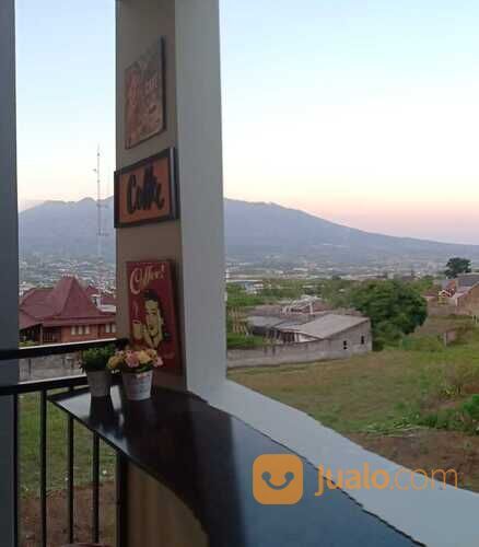 Villa bagus 2 lantai view pegunungan dan udara sejuk di Kota Batu di ...