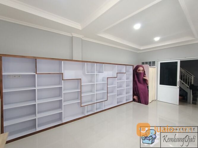 Rak Terbuka Untuk Display Pakaian Lipat + Furniture Semarang di Kota ...