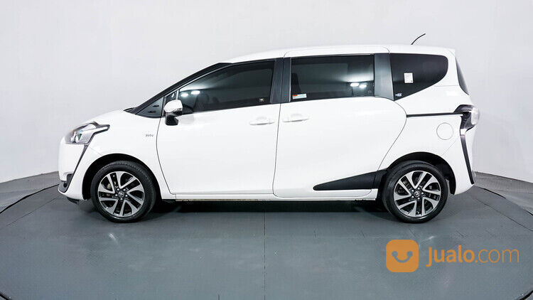 Toyota Sienta V MT 2017 Putih di Kota Bekasi, Jawa Barat | Jualo.com