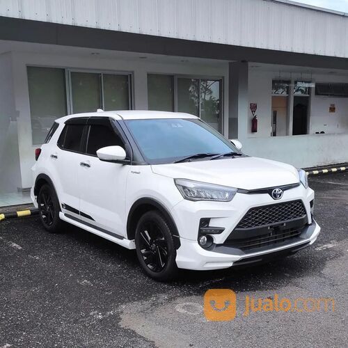 Toyota Raize 1.0 T GR Sport Two Tone Black White Automatic di Kota ...
