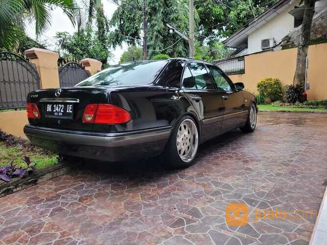 MERCEDES BENZ E320 ELEGANCE AUTOMATIC V ENGINE TH 1998 di Kota Bandung ...