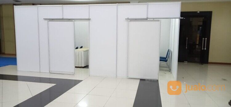 Rental Partisi Fitting Room dengan Pintu Slide dengan Ukuran 2 x 2m di ...