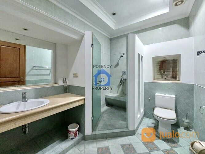 RUMAH 3 LANTAI SIAP HUNI AREA ELIT PONDOK INDAH ROOFTOP LUAS JALAN ...