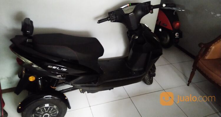 Motor Listrik 3 Roda Selis tanpa baterai turun harga di Kota Jakarta ...