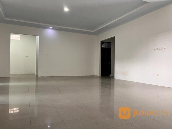 Rumah Cantik di Jagakarsa Jak-Sel, Ada Lapangan Bulutangkis & Kolam Renang, Hadap Timur di Kota ...