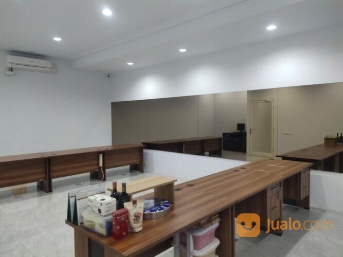 PRAXIS Kantor Dalam Gedung Intiland Surabaya di Kota Surabaya, Jawa ...