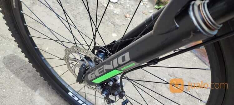 Sepeda MTB strip hijau mulus di Kota Malang, Jawa Timur | Jualo.com