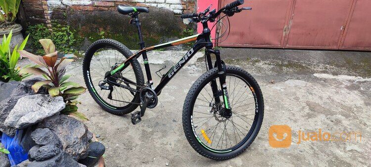 Sepeda MTB strip hijau mulus di Kota Malang, Jawa Timur | Jualo.com