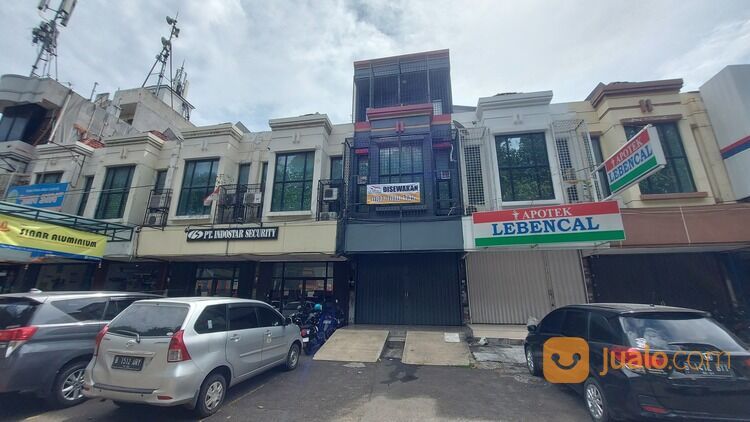 Ruko 3 lantai Kelapa Gading tepi jalan Boulevard di Kota Jakarta Utara ...