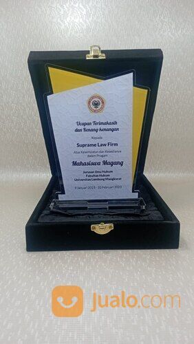 Buatlah momen spesial Anda lebih bermakna dengan plakat akrilik Malang ...