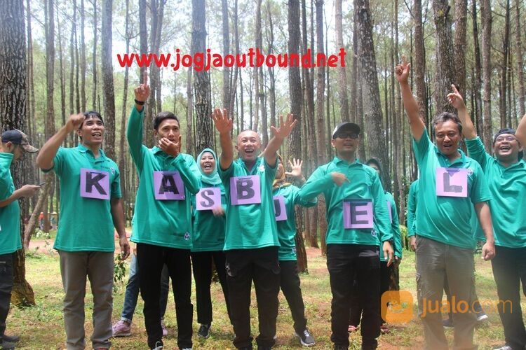 Outbound di Hutan Pinus Mangunan, Rekomendasi Tempat Outbound Seru di ...