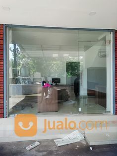 Pintu kaca frameless di Kota Denpasar, Bali | Jualo.com