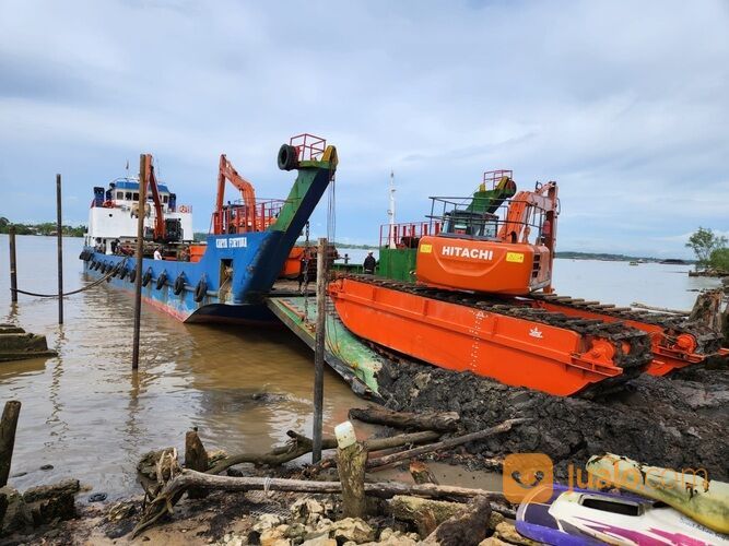 Ponton Swamp excavator Ampibi di Kota Samarinda, Kalimantan Timur ...