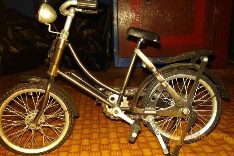 Miniatur BECAK & SEPEDA bahan BESI di Kota Bandung, Jawa Barat | Jualo.com