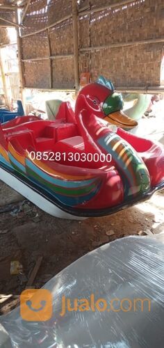 sepeda air tipe sedang model angsa warna pink di Kota Tarakan ...