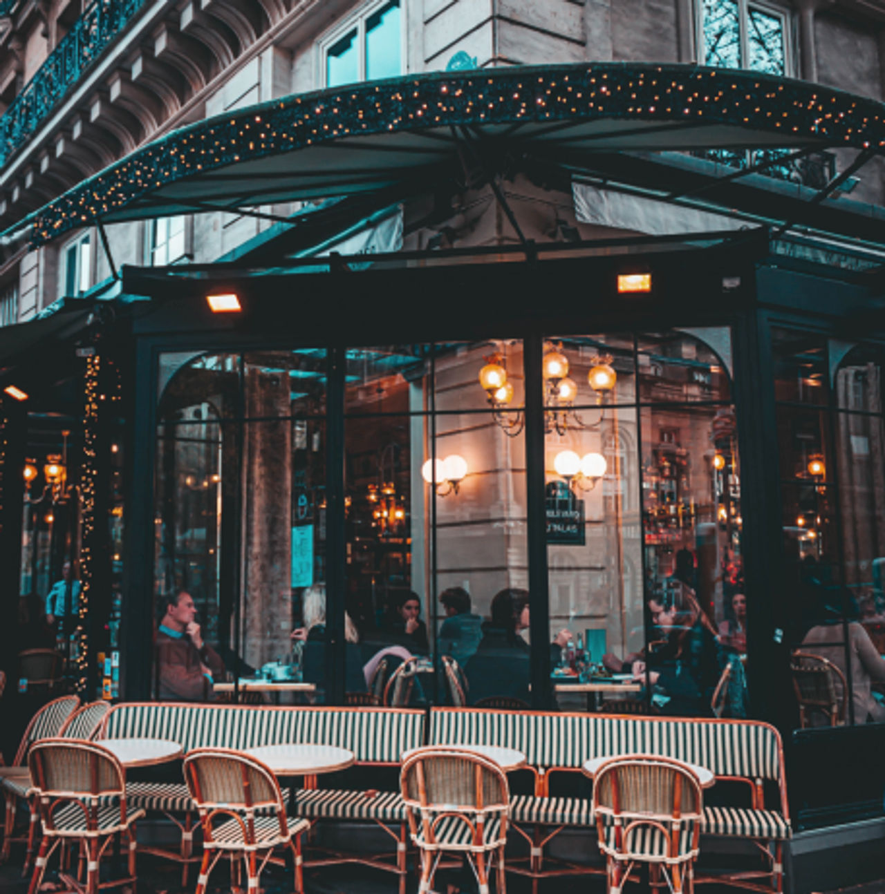 The universe - Café de Paris