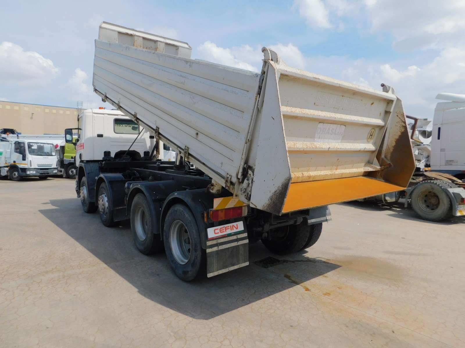 Basculanta Scania P124cb8x4hz420 Cod: 78784 | Cefin Trucks
