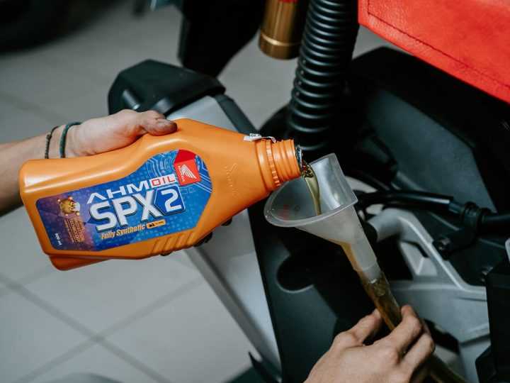 Inilah Cara Mengetahui Oli Motor Matic Harus Diganti!