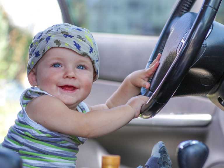 Tips Membawa Bayi Perjalanan Jauh Dengan Mobil Agar Tetap Aman