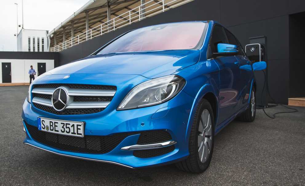 2017 Mercedes Benz B250e Exterior Front Corner Gallery (Photo 19 of 24)