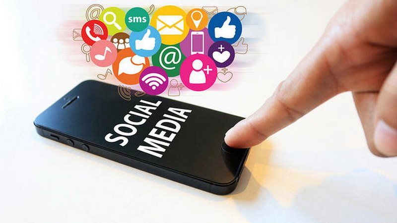 Bolehkah Menceritakan Kebahagiaan di Medsos? | TanyaSyariah.com