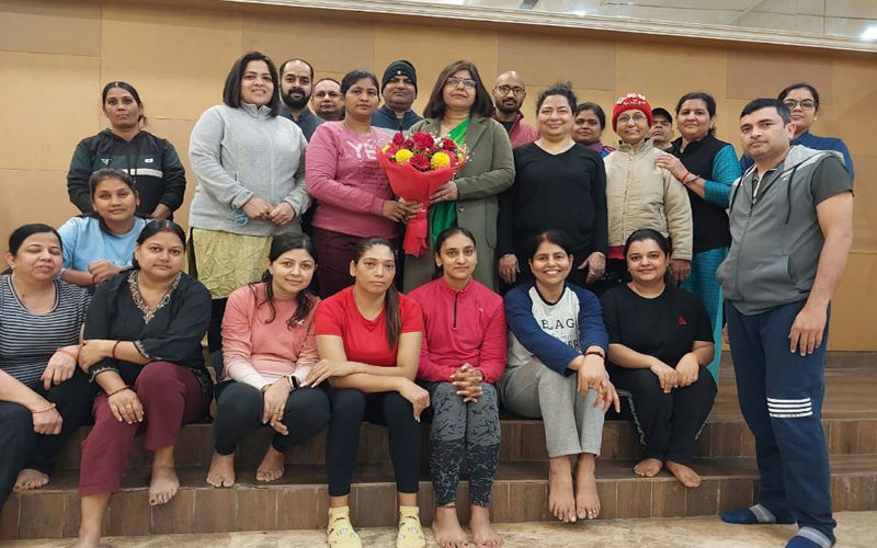Noida News : भाजपा नेत्री ने किया योग कक्षाओं का शुभारंभ | चेतना मंच