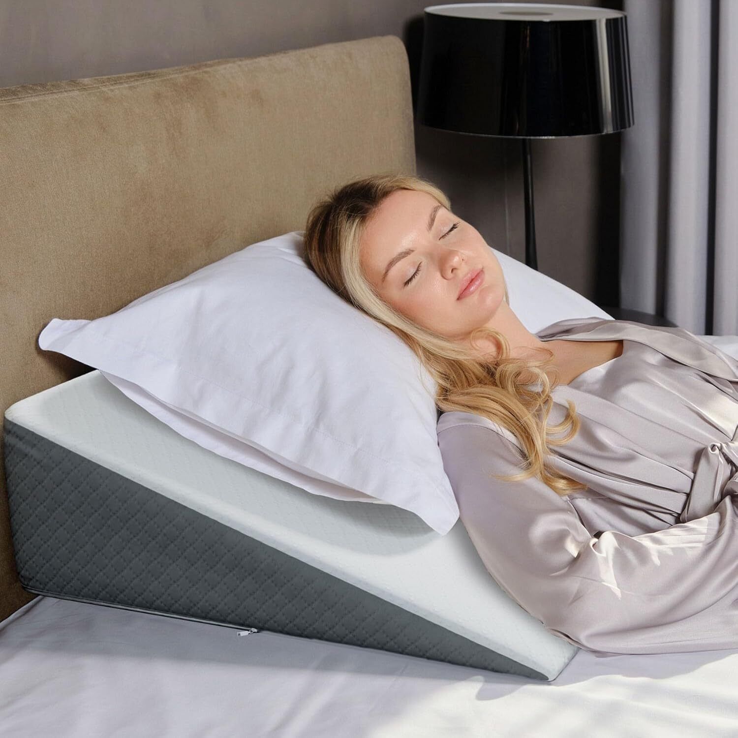 7 Best Wedge Pillows for Side Sleepers With Acid Reflux / GERD (2026)