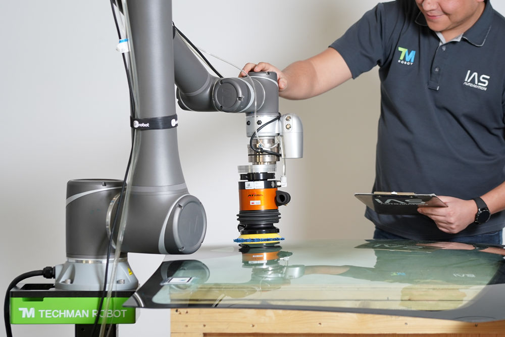 Beneficios de Liberar a los Operarios de Tareas Repetitivas y Peligrosas con Cobots - Techman Robot