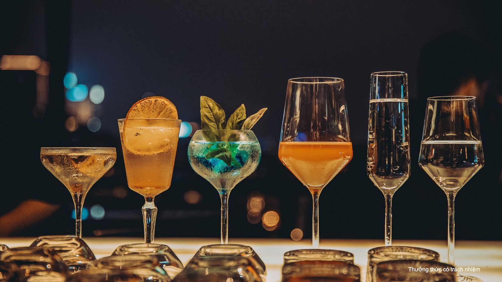 Moonlight Sky Bar: Điểm Hẹn Hoàn Hảo Cho Những Trải Nghiệm Đẳng Cấp Tại ...