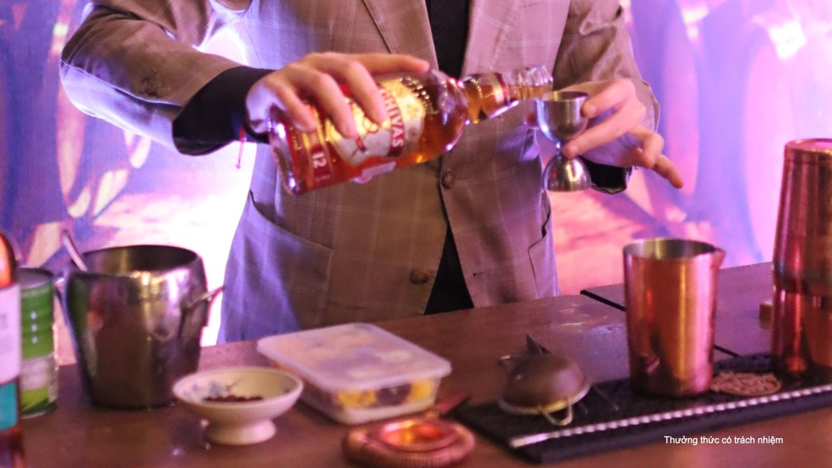 The Summit Bar: Đỉnh Cao Của Nghệ Thuật Thưởng Thức Chivas Tại Hà Nội