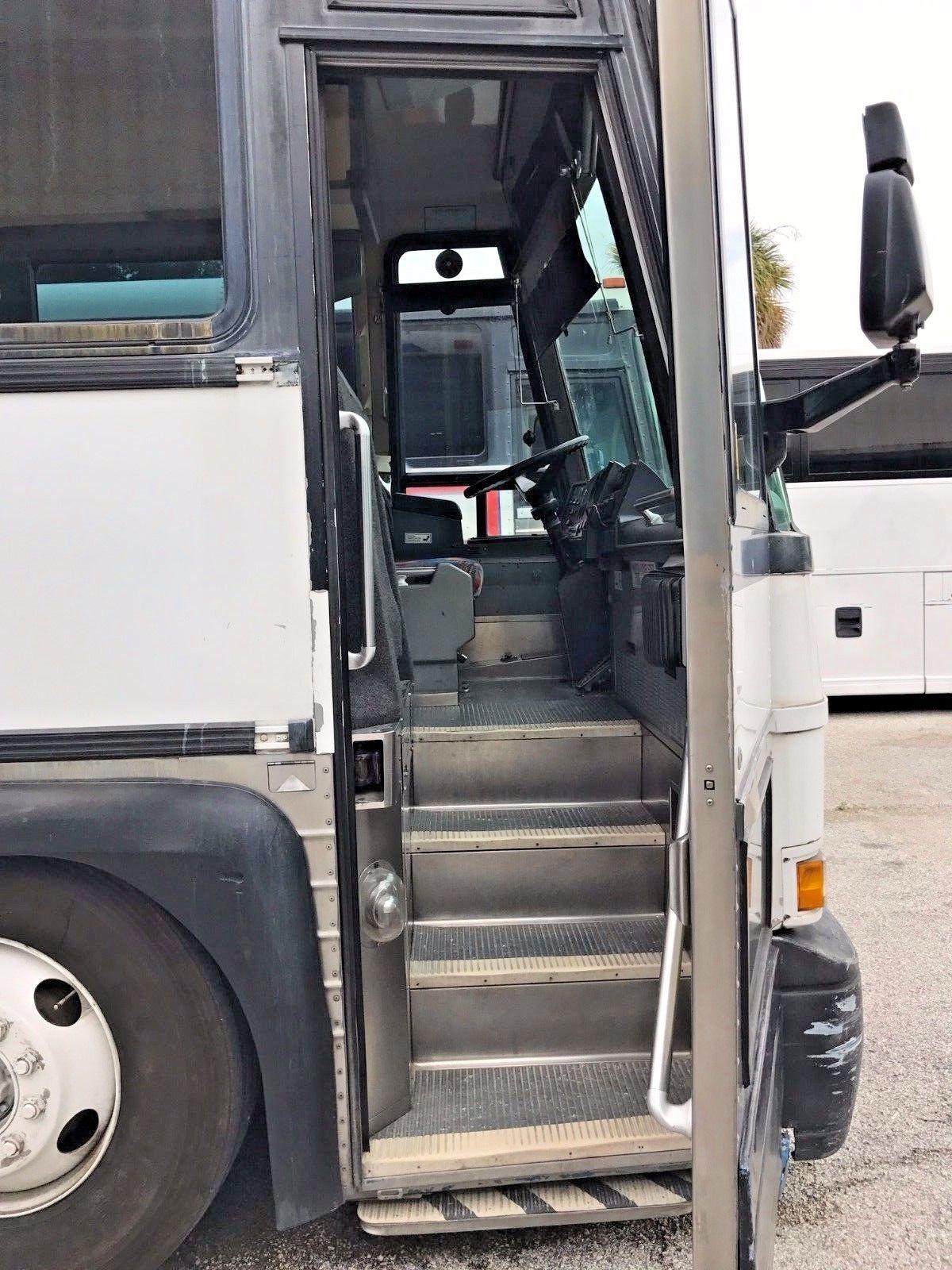 1993 MCI 102-DL3 bus @ Buses for sale