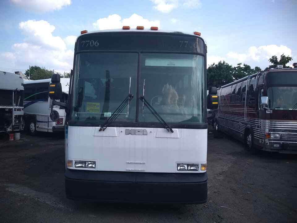 2000 MCI DL3 Coach Bus @ Buses for sale