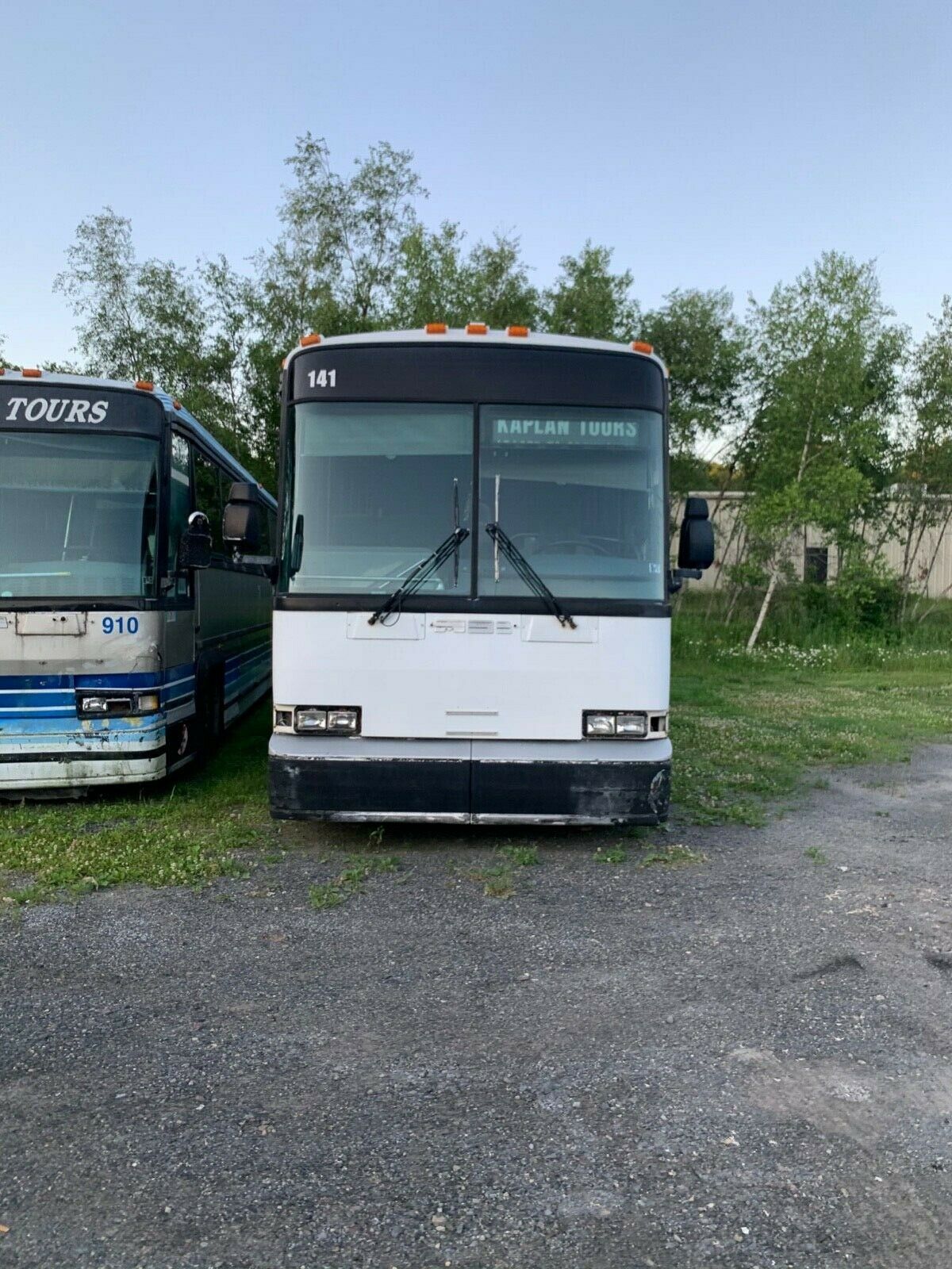 MCI DL3 bus @ Buses for sale