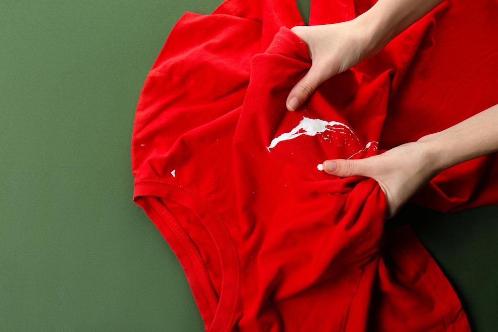 4 Cara Menghilangkan Noda Cat di Baju dengan Efektif » Danusyakti 4 Cara Menghilangkan Noda Cat di Baju dengan Efektif » Danusyakti