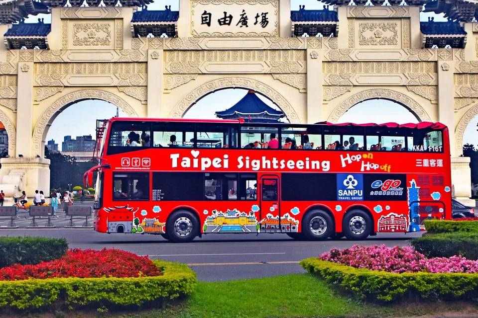 Taipei Hop-on Hop-off Bus Tour