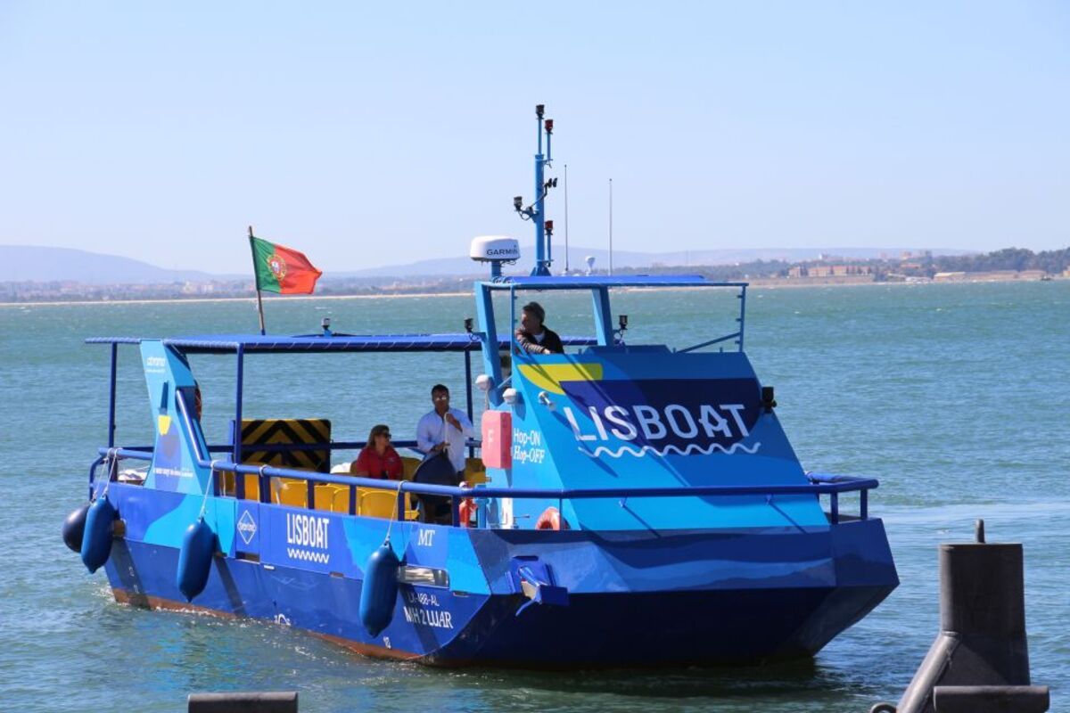 Gray Line: Hop On Hop Off Boat - Lisbon Sightseeing