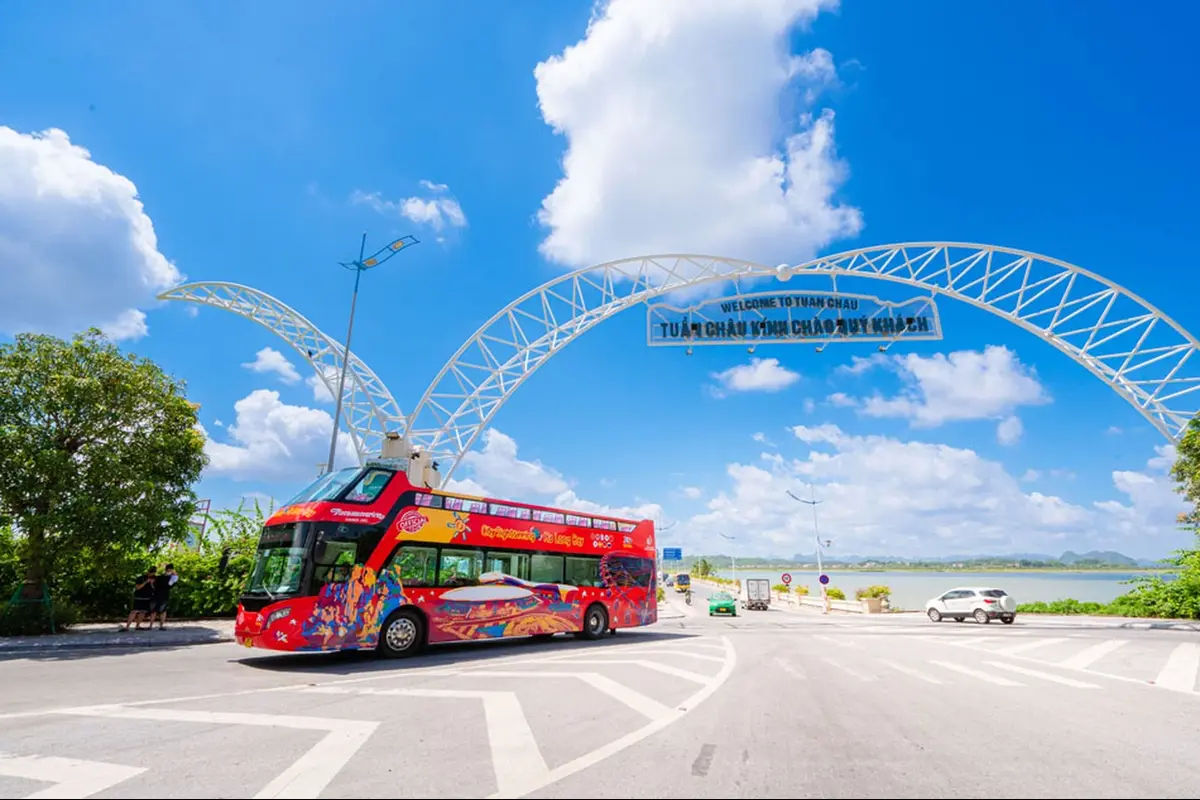City Sightseeing: Ha Long Bay Hop-On, Hop-Off Bus Tour